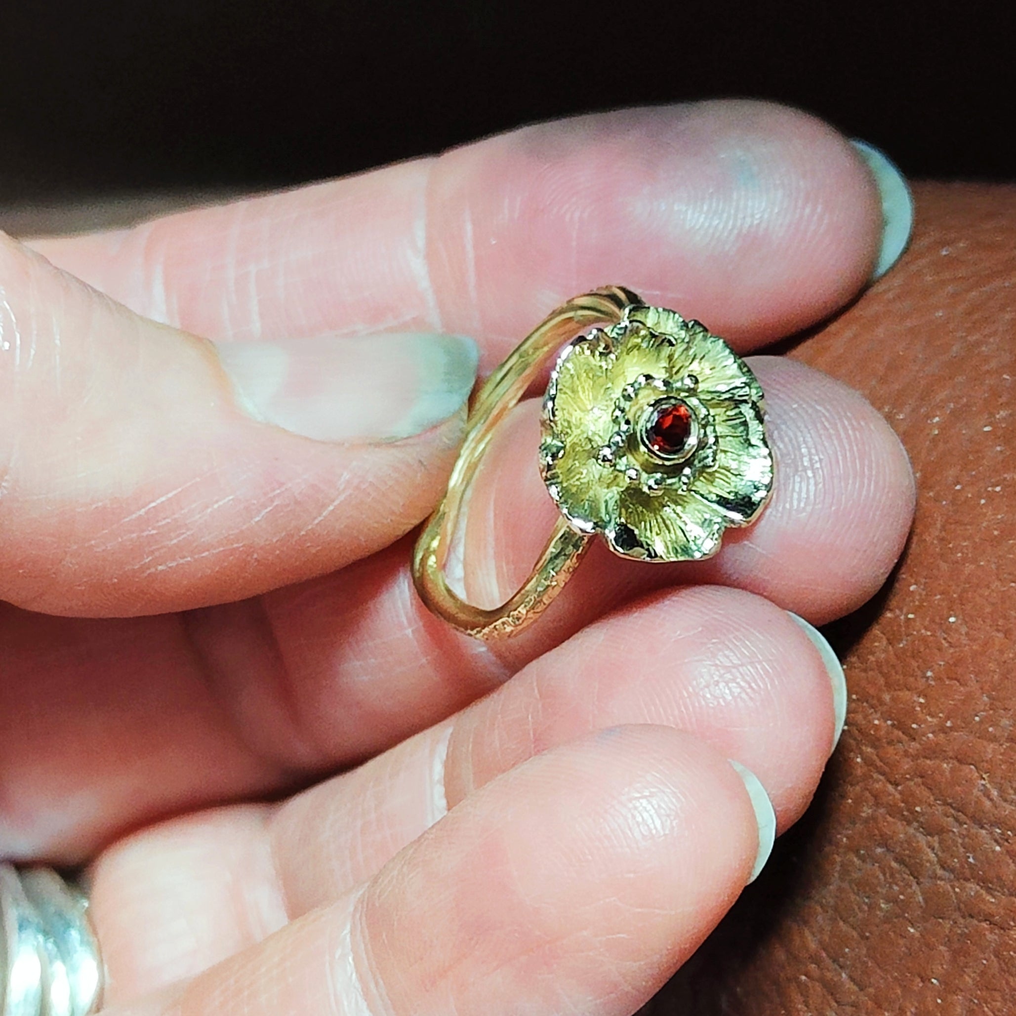 "Wild" 18ct Gold Poppy Ring – Sarah Madsen